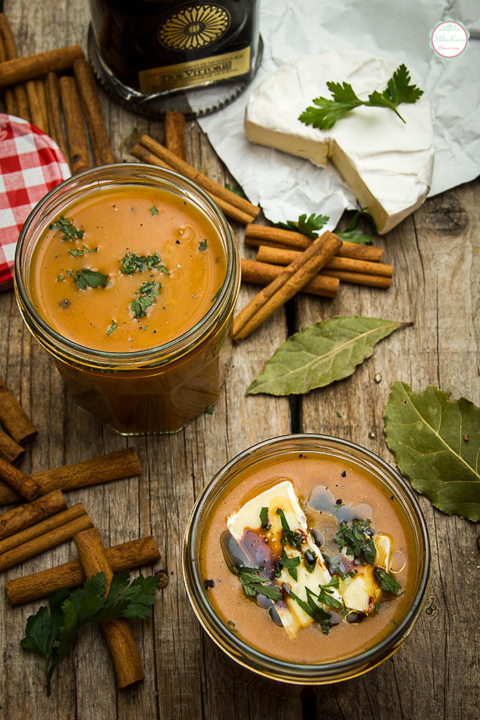 Potaž od pečene bundeve sa cimetom, kamember sirom i gustim balzamikom ...